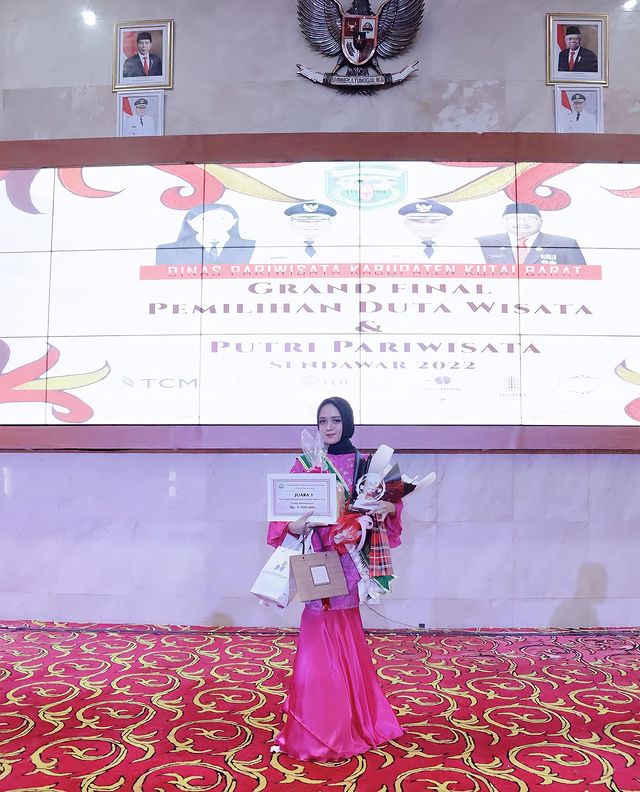 Della Fuspita: Gadis Dayak, Duta Wisata, dan Impiannya untuk Kubar ...