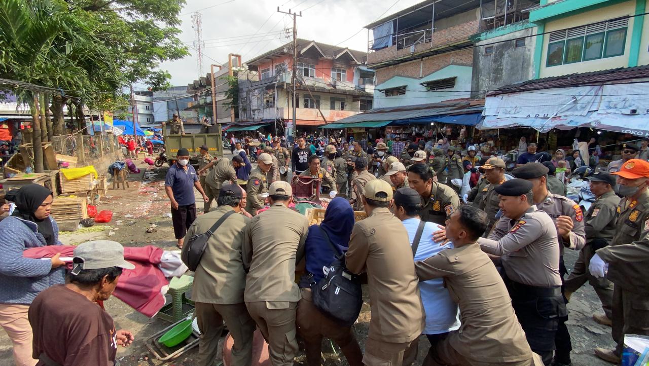 Satpol PP Balikpapan Kembali Tertibkan PKL Pandansari | Kaltim Faktual Satpol PP Balikpapan Kembali Tertibkan PKL Pandansari | Kaltim Faktual